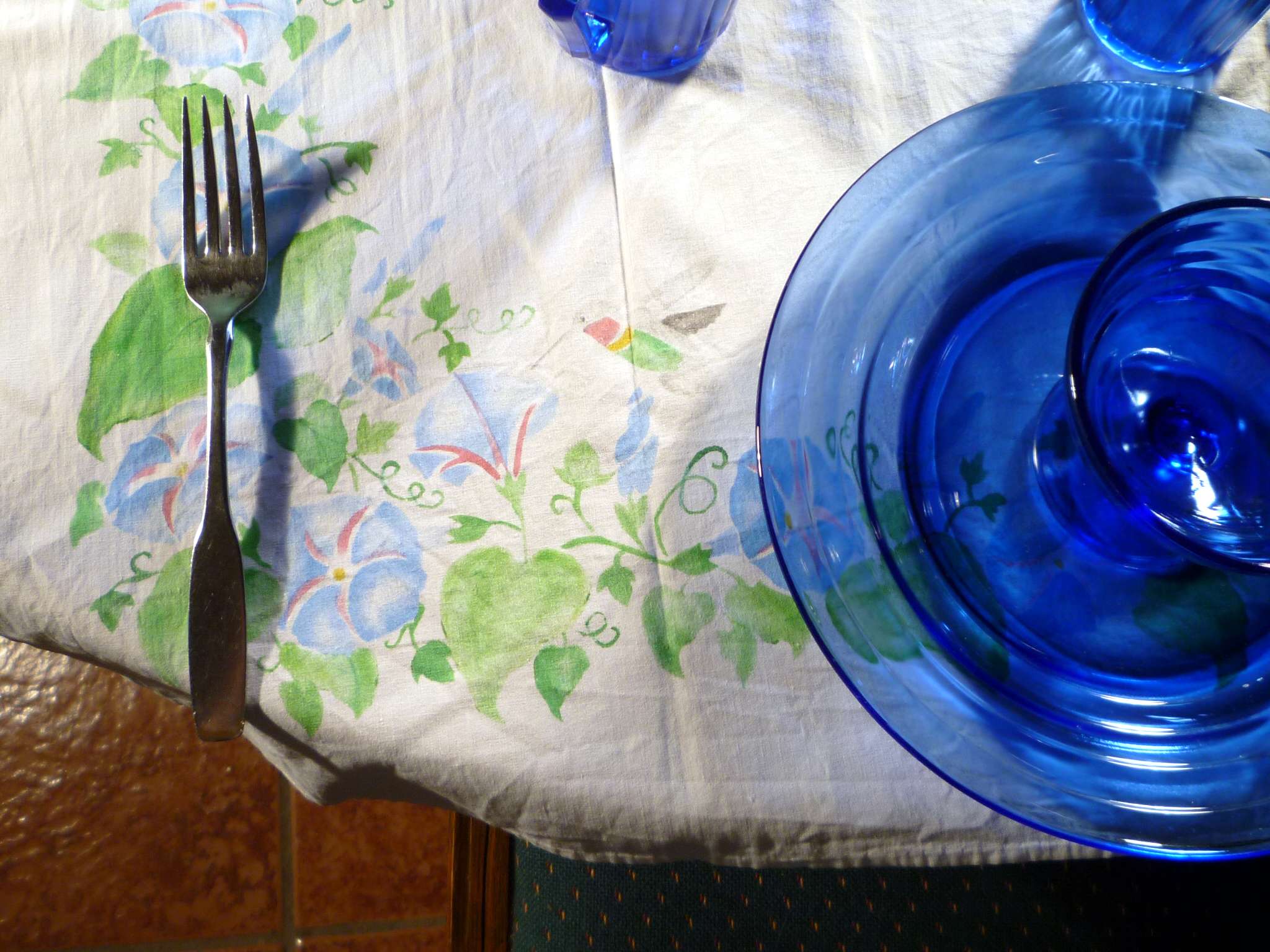 Oh What a Difference Cloth Can Make – Depression Glass Tables for You